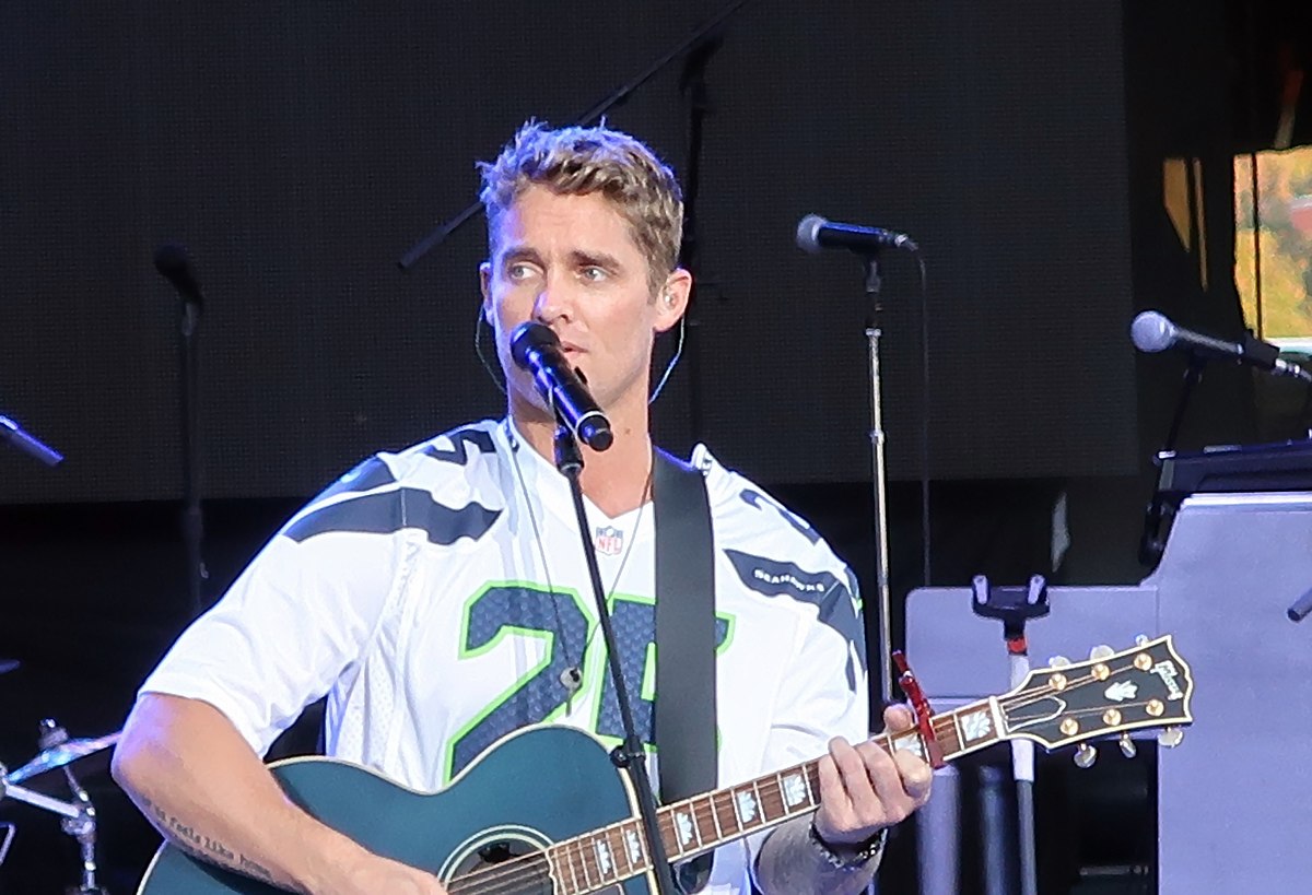 Review of "Here Tonight" by Brett Young - Country Song Review